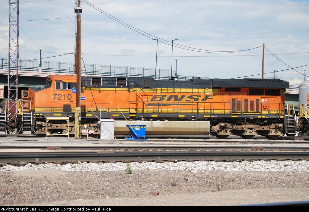 BNSF 7210